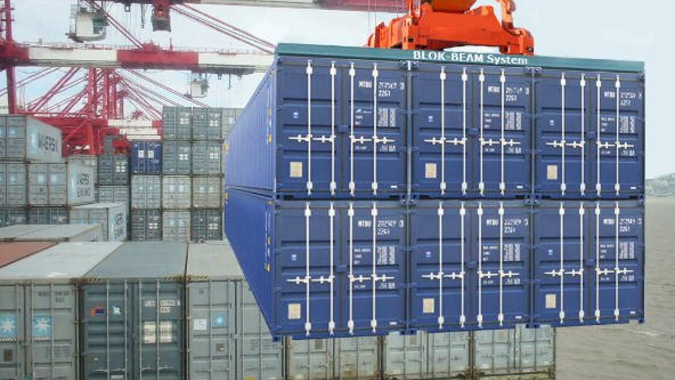 Lifting a block of six empty containers | Freight News