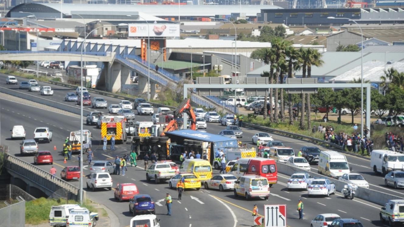 Overturned truck sees road closure/traffic chaos in Cape Town | Freight News