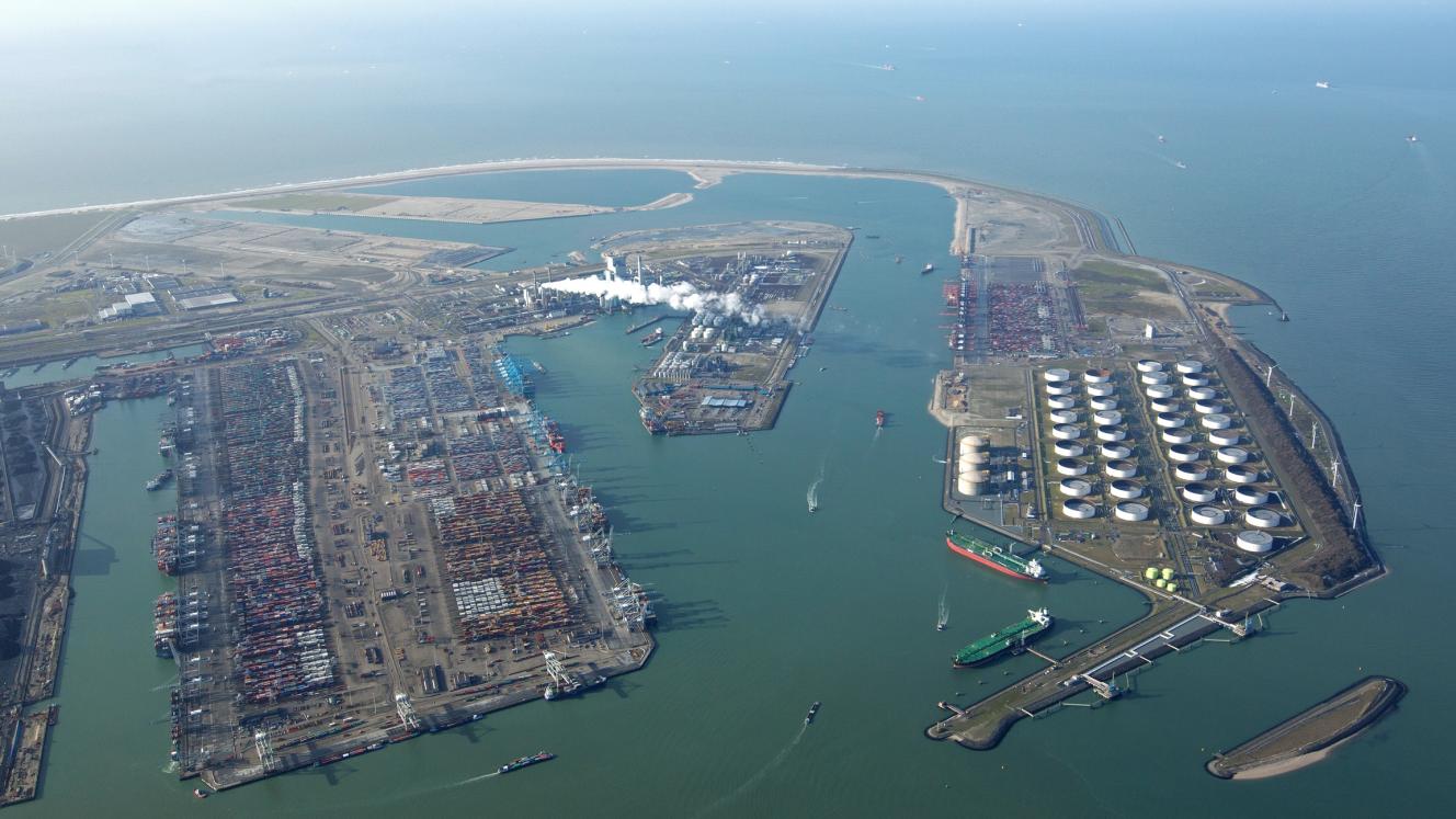 More vessel traffic for Rotterdam in 2015 | Freight News